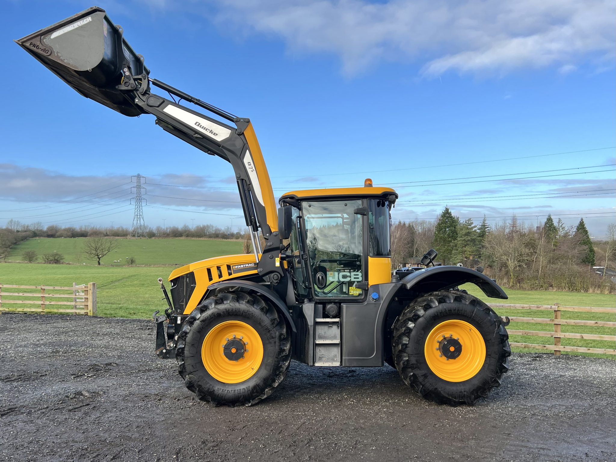 2018 JCB Fastrac 4220 c/w QUICKE Q7S Loader For Sale - Dewhurst ...