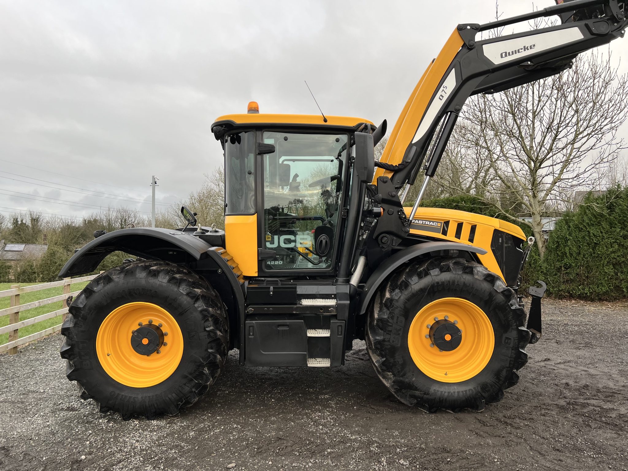 2018 JCB Fastrac 4220 c/w QUICKE Q7S Loader For Sale - Dewhurst ...