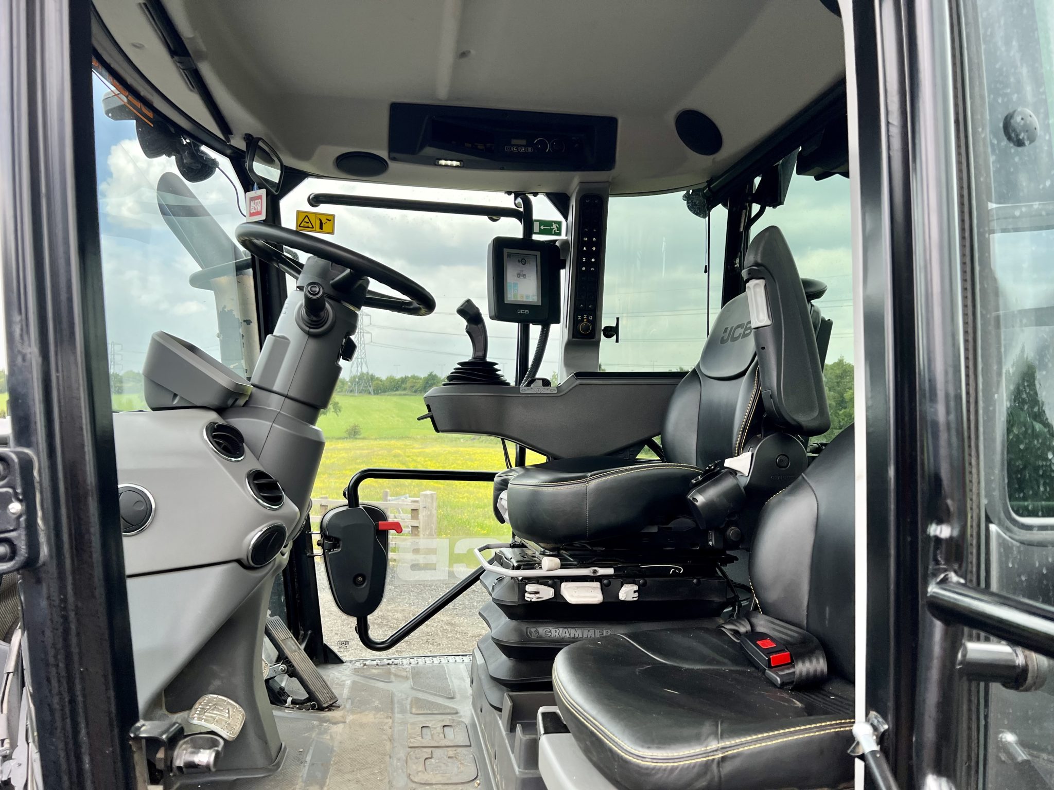 2021 JCB Fastrac 4220 Stage 5 - Grey For Sale - Dewhurst Agricultural