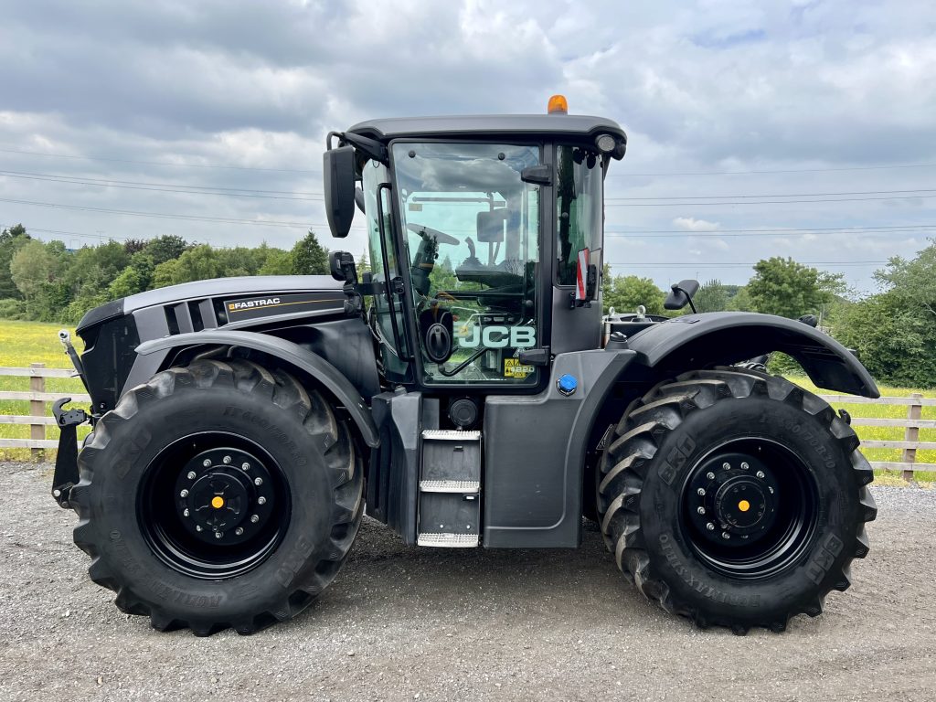 2021 JCB Fastrac 4220 Stage 5 - Grey For Sale - Dewhurst Agricultural