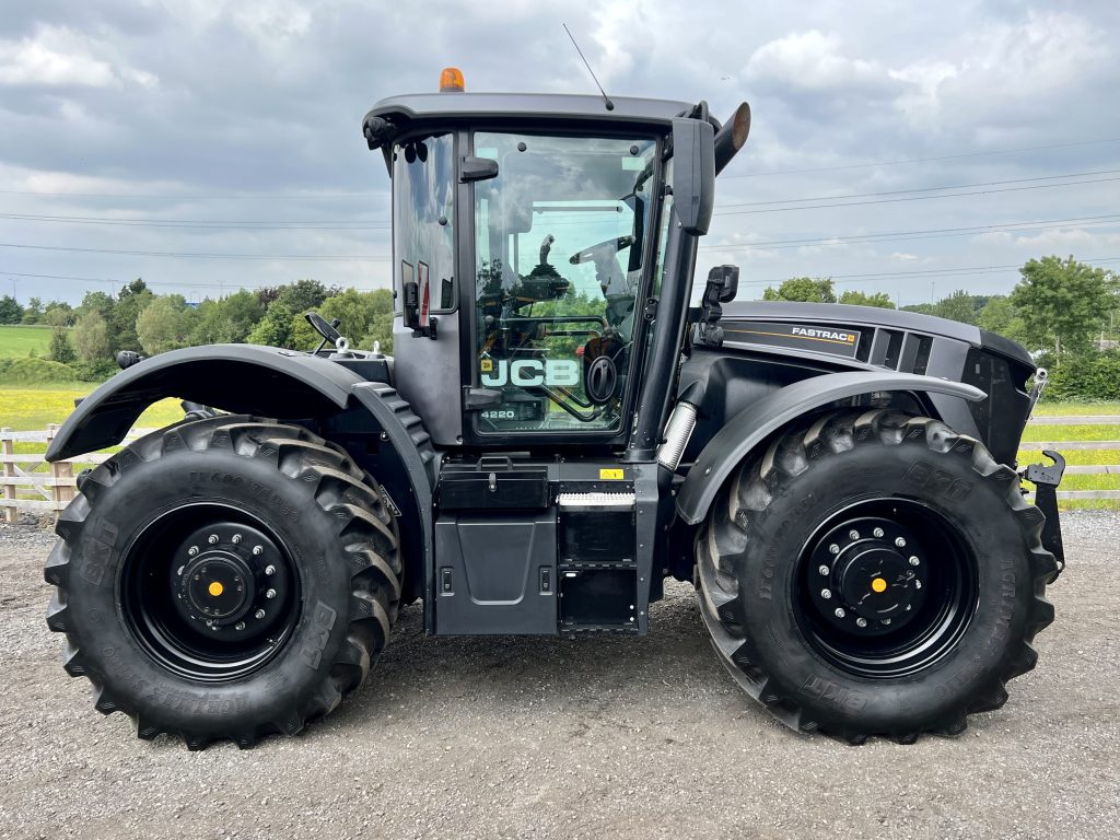 2021 JCB Fastrac 4220 Stage 5 - Grey For Sale - Dewhurst Agricultural