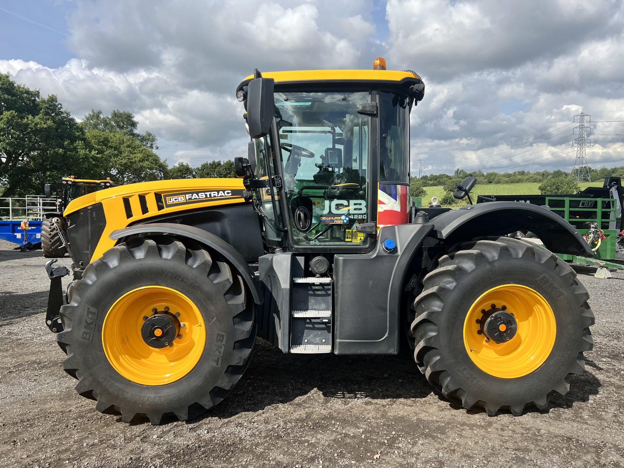 2020 JCB Fastrac 4220 Worlds Fastest Tractor Limited Edition For Sale ...