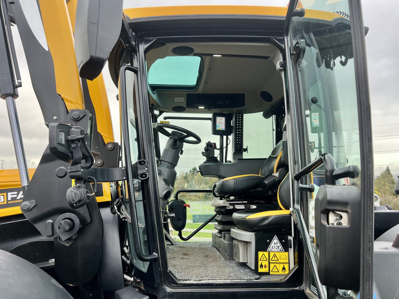 2020 JCB Fastrac 4220 WFT C/W Quicke Q6M Front Loader For Sale ...