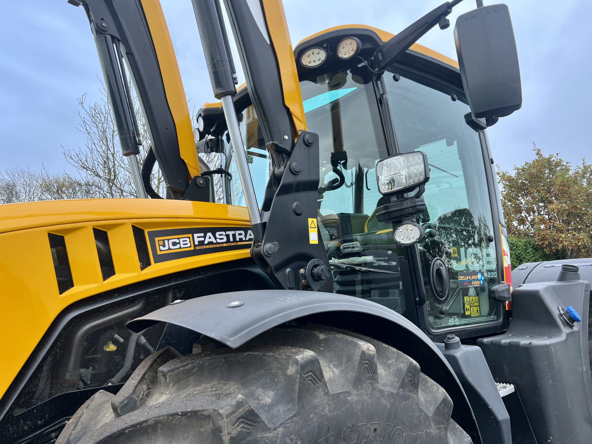 2020 JCB Fastrac 4220 WFT C/W Quicke Q6M Front Loader For Sale ...