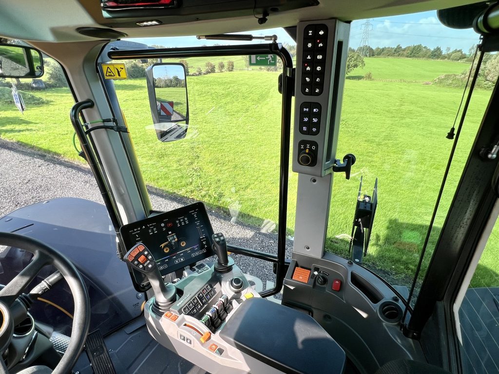 2023/23 JCB Fastrac 4220 ICON For Sale - Dewhurst Agricultural