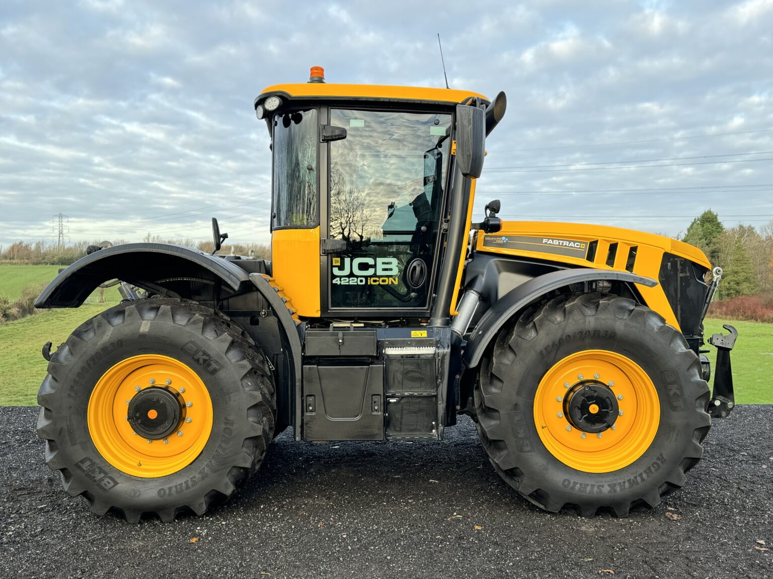 2023 JCB Fastrac 4220 ICON - 3yr/4000hr Warranty For Sale - Dewhurst ...