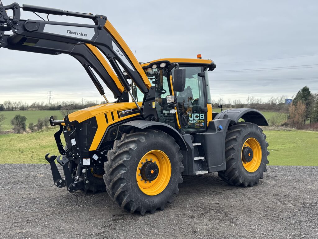 JCB Fastrac 4220 ICON c/w Quicke Q6M Loader For Sale - Dewhurst ...